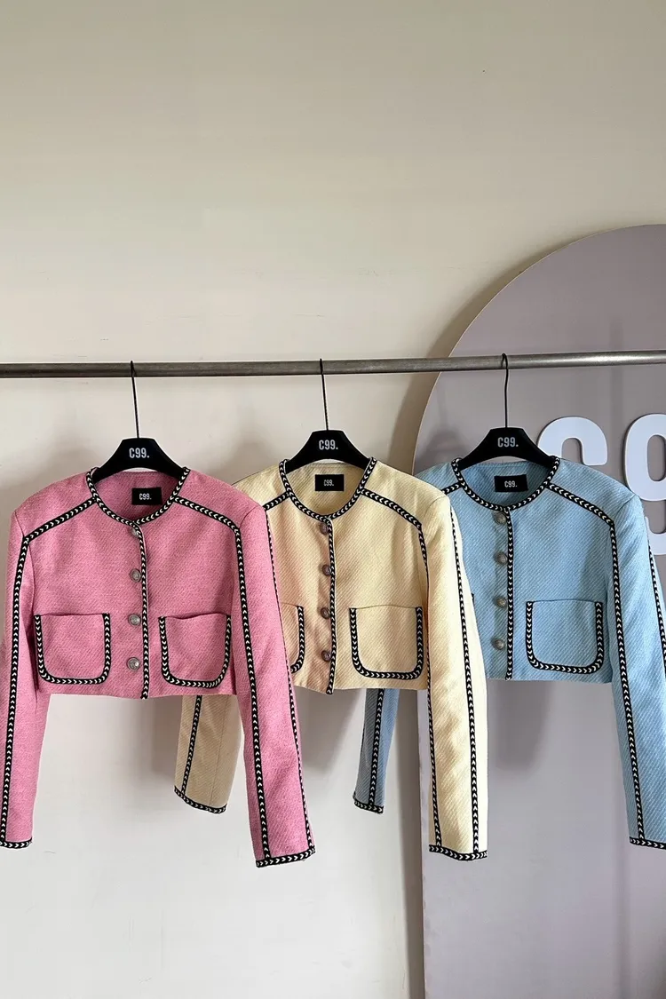 C99.品牌系列-高訂手工滾邊品牌大作墊肩挺版修身短版小香外套(一年四季都穿吧) - c99.studio official