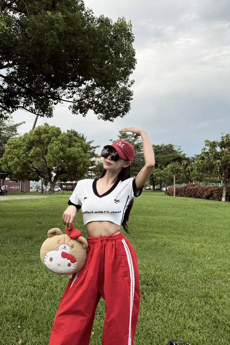 C99.品牌系列-99號申請出戰CHU WA滾邊V領立體修身小腰彈力上衣 - c99.studio official