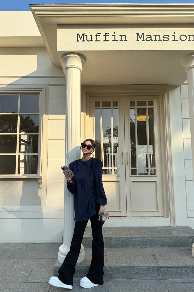 A20超顯白深藍側開叉絨毛（不會掉）長版上衣 - c99.studio official